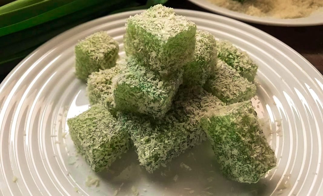 Steamed Pandan Tapioca Pearl Cakes – FoodWiki